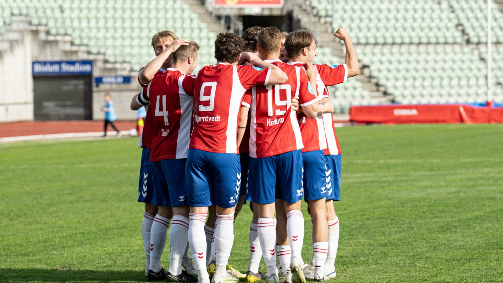 Lyn 1896 FK søker to nye, flinke kollegaer – noe for deg? / Lyn 1896